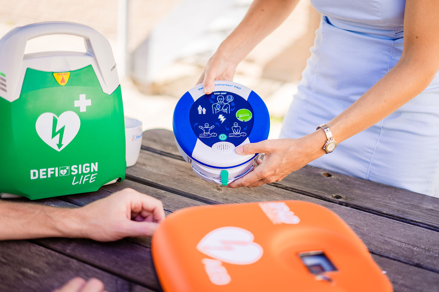 Electrodes and batteries - Medisol Saving Lives